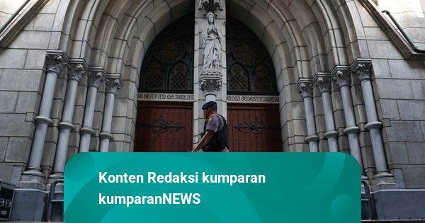 Tim Gegana Polda Metro Sisir Gereja Katedral Jelang Misa Natal | kumparan.com